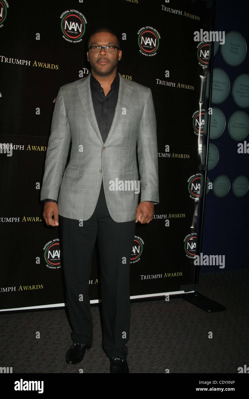 Tyler perry 2011 hi-res stock photography and images - Alamy