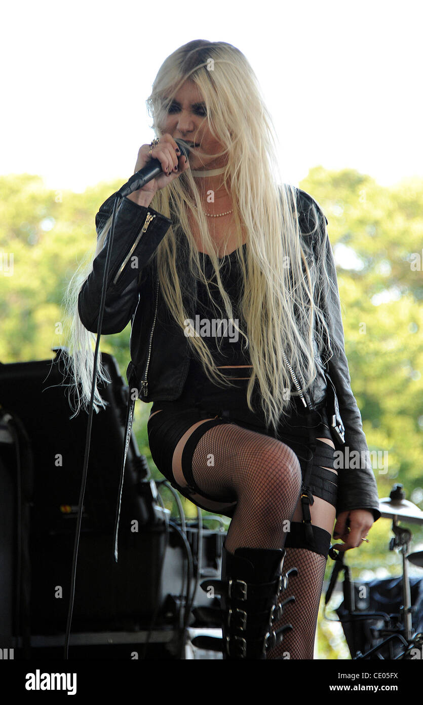 Aug 6, 2011 - Chicago, Illinois; USA - Singer TAYLOR MOMSEN of the band ...