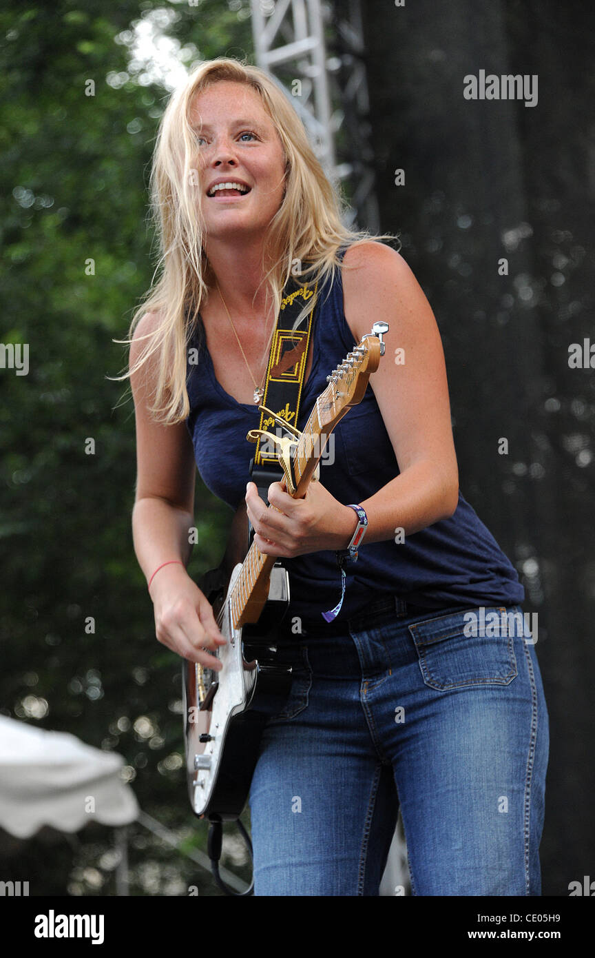 Lissie singer hi-res stock photography and images - Alamy