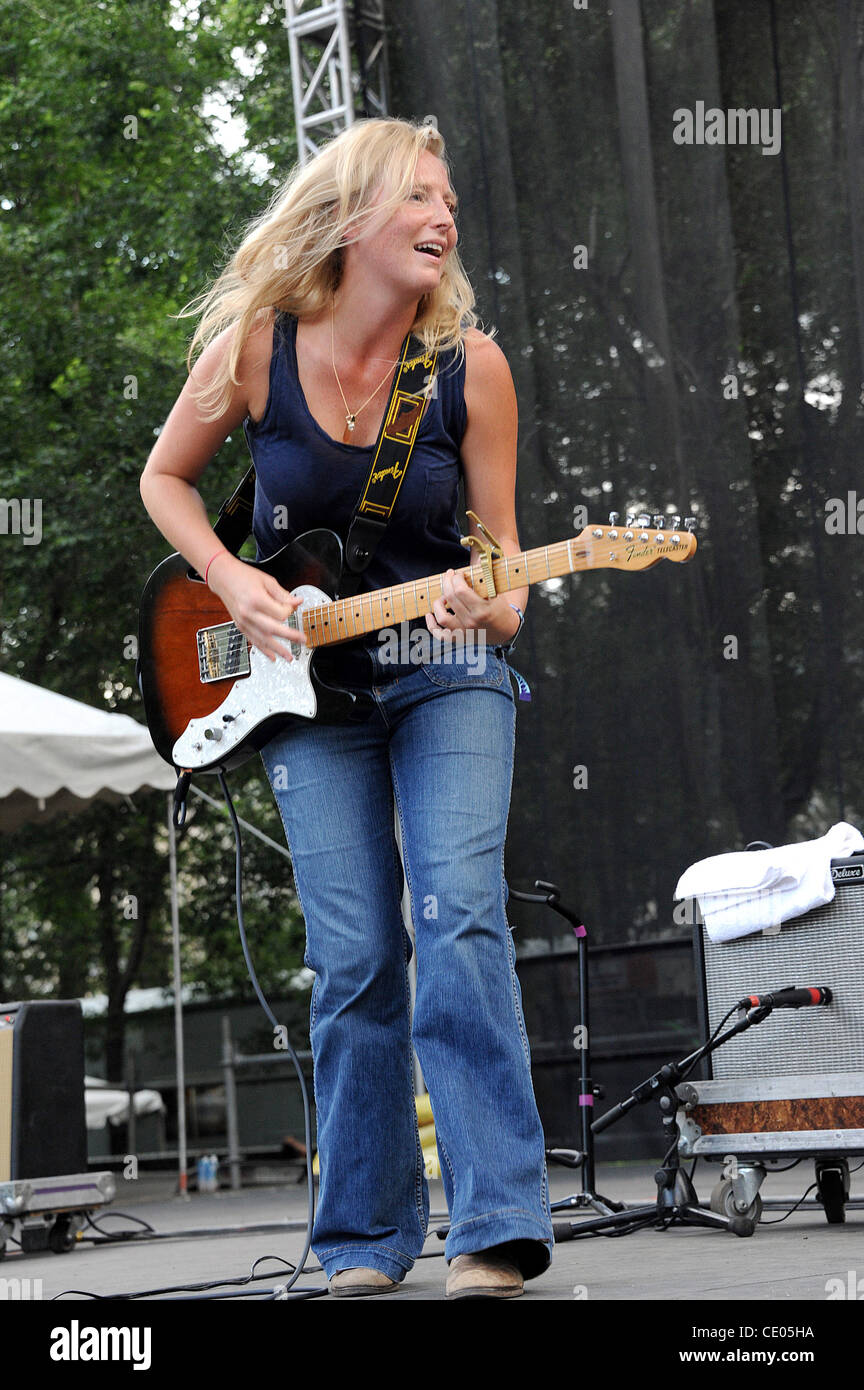 Lissie singer hi-res stock photography and images - Alamy