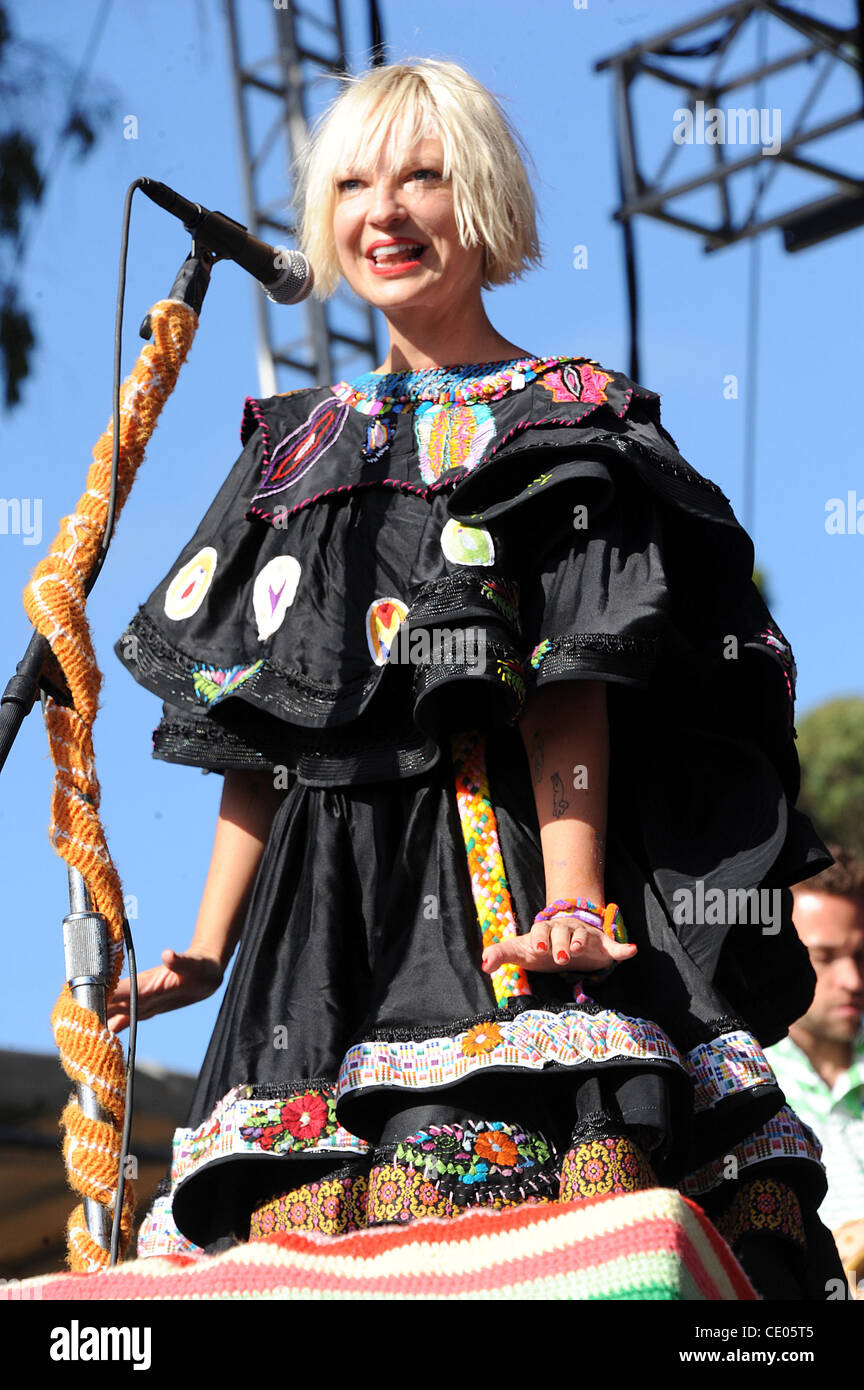 Sia singer hi-res stock photography and images - Alamy