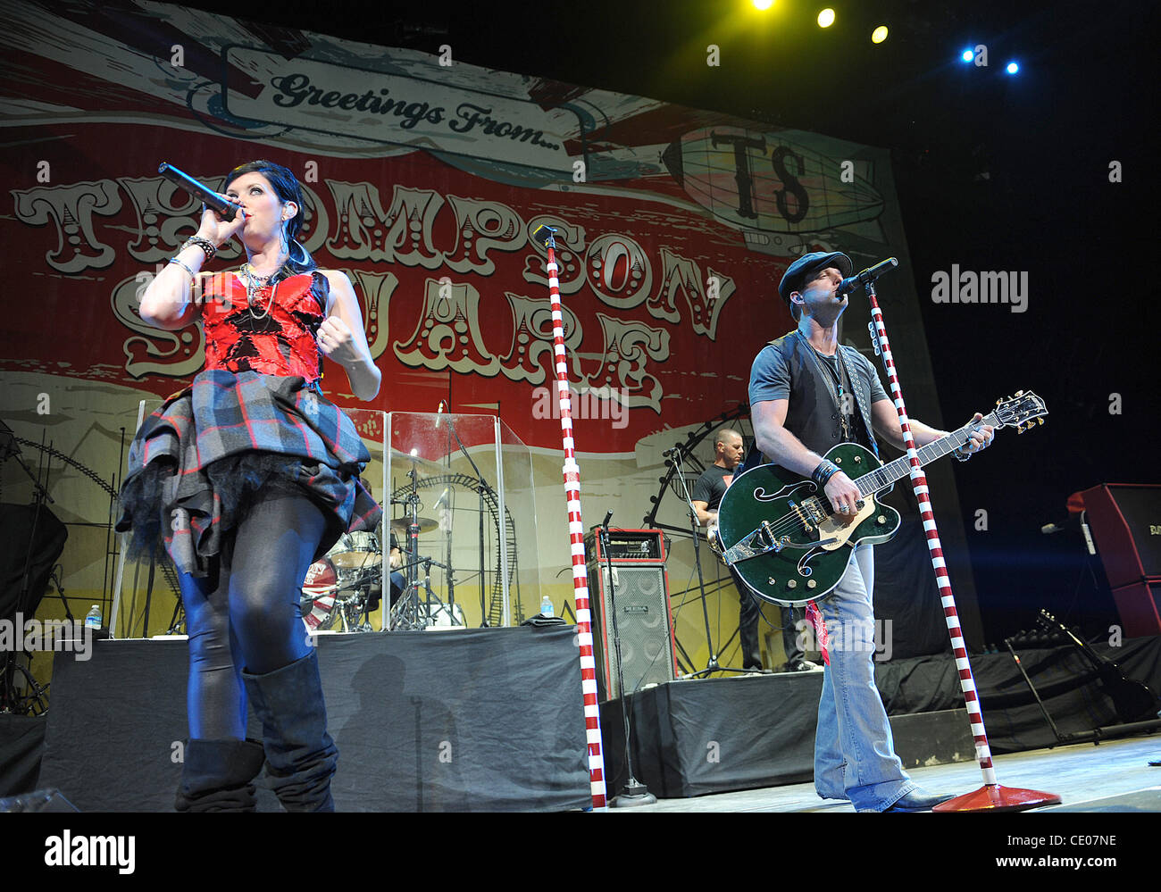 Thompson square performs hi-res stock photography and images - Alamy