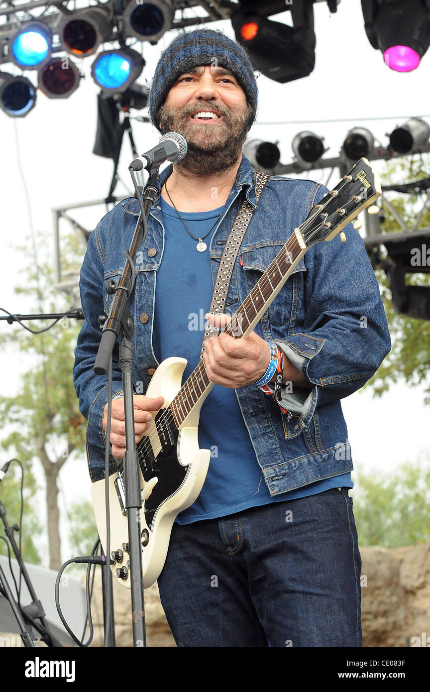 Daniel lanois hi-res stock photography and images - Alamy