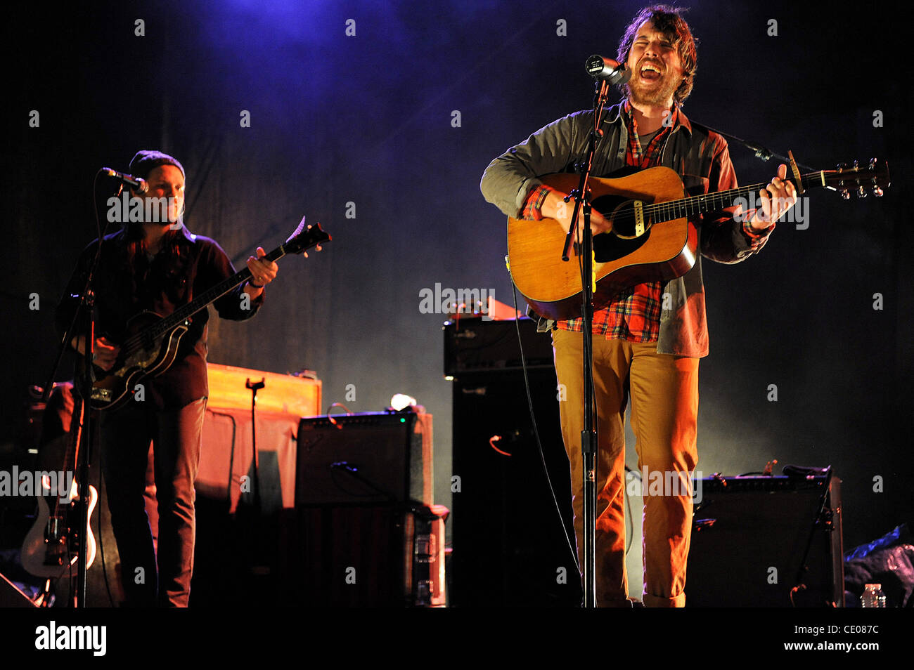 Robin pecknold singer hi-res stock photography and images - Alamy