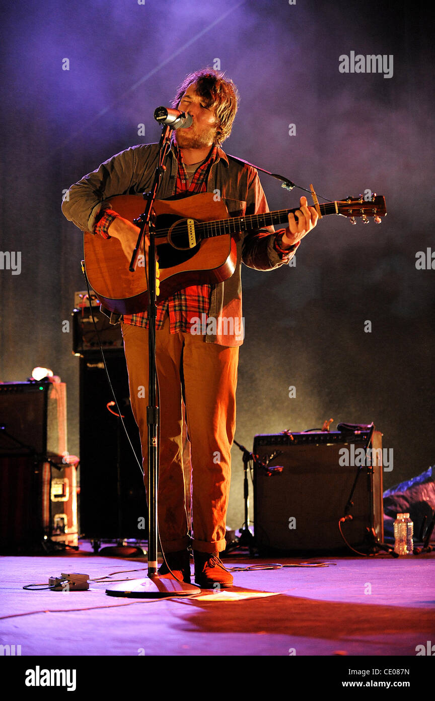 Robin pecknold singer hi-res stock photography and images - Alamy