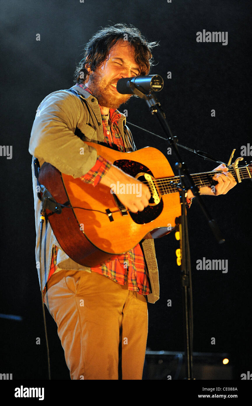 Robin pecknold singer hi-res stock photography and images - Alamy