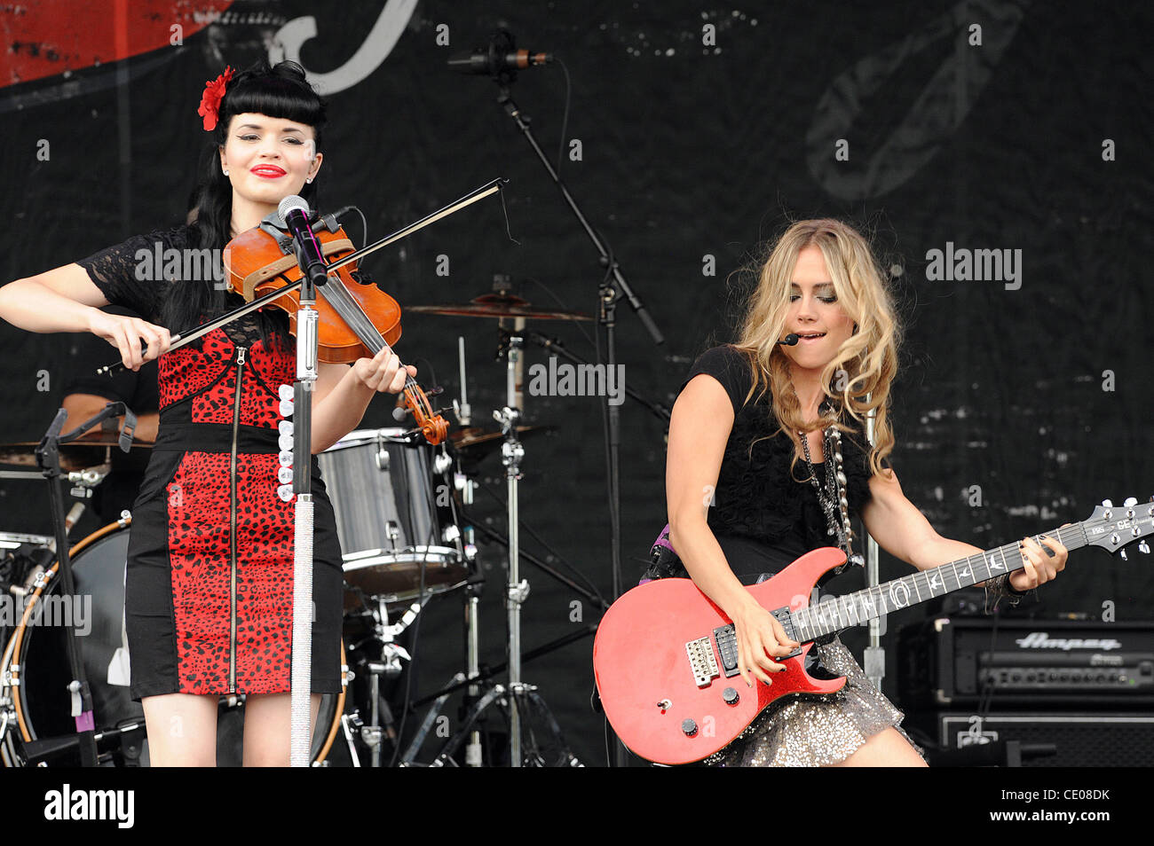 H20 band hi-res stock photography and images - Alamy