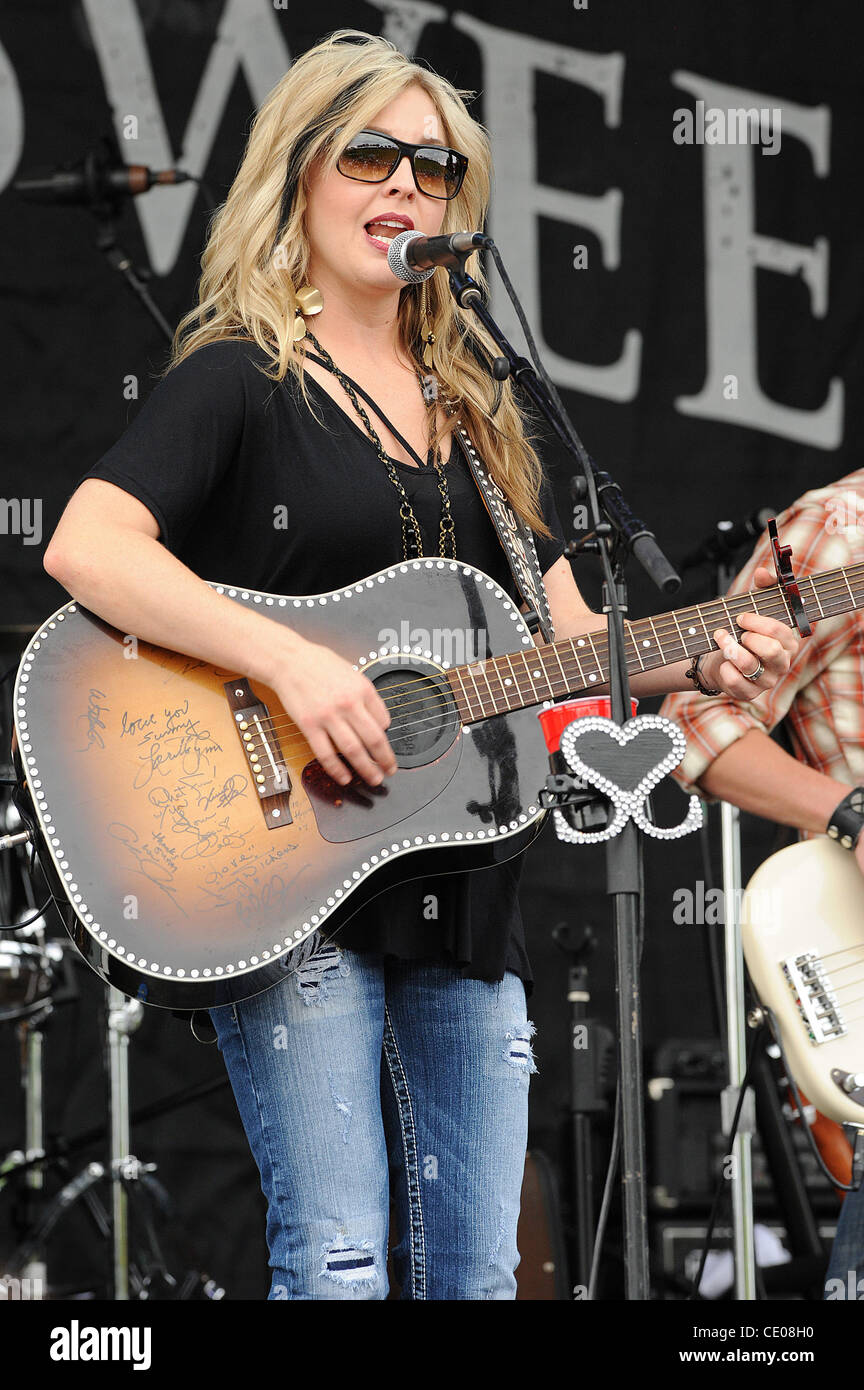 Sunny sweeney hi-res stock photography and images - Alamy