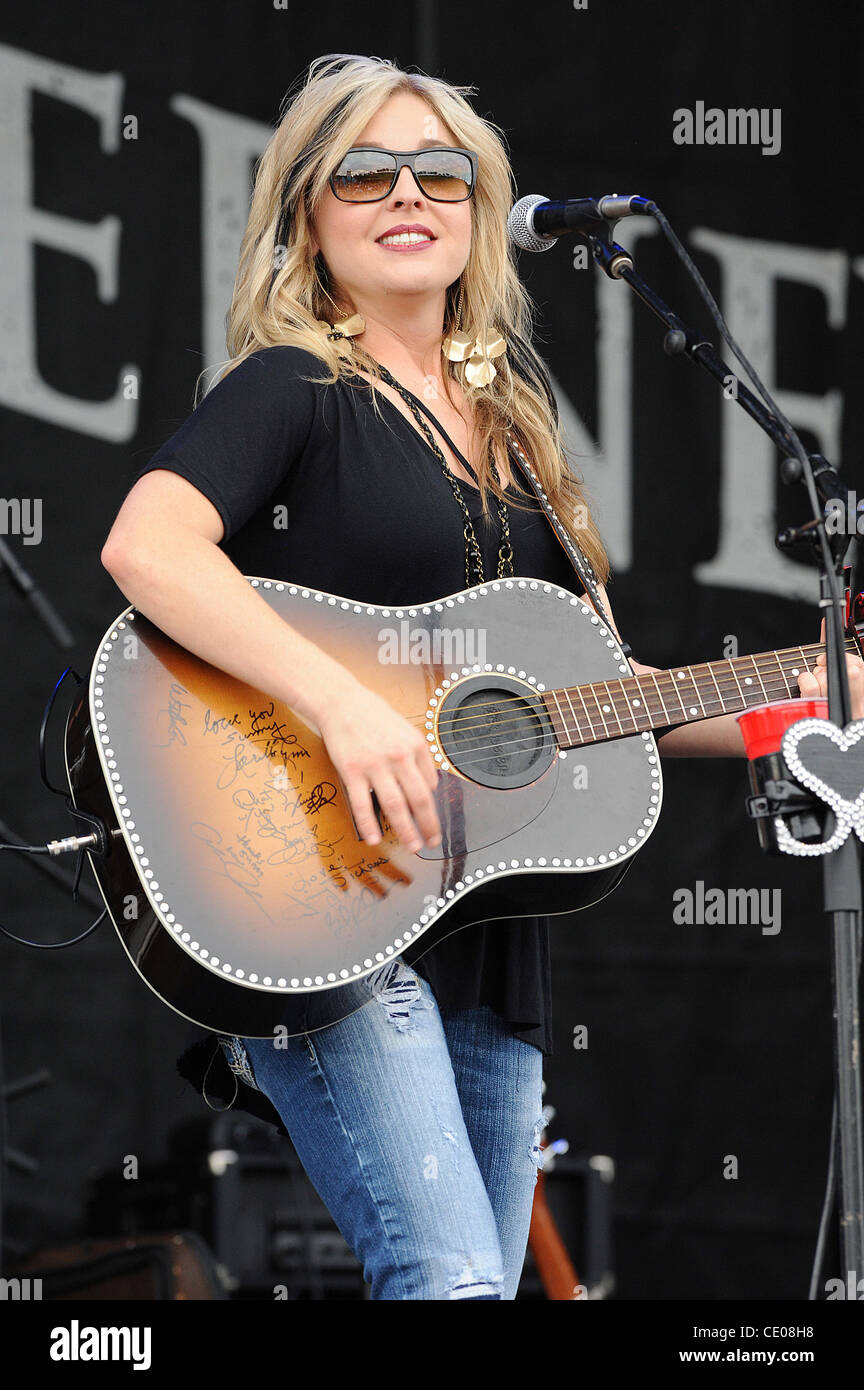 Sunny sweeney hi-res stock photography and images - Alamy