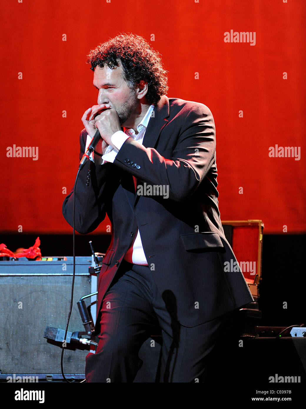 Mickey raphael harmonica hi-res stock photography and images - Alamy