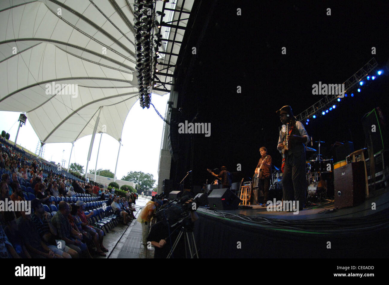 Multi Grammy winner BELA FLECK brings the orginal lineup of BLEA FLECK ...