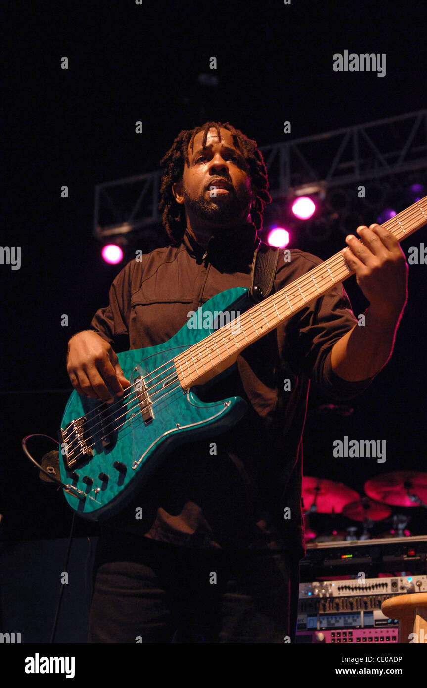 Multi Grammy winner BELA FLECK brings the orginal lineup of BLEA FLECK ...