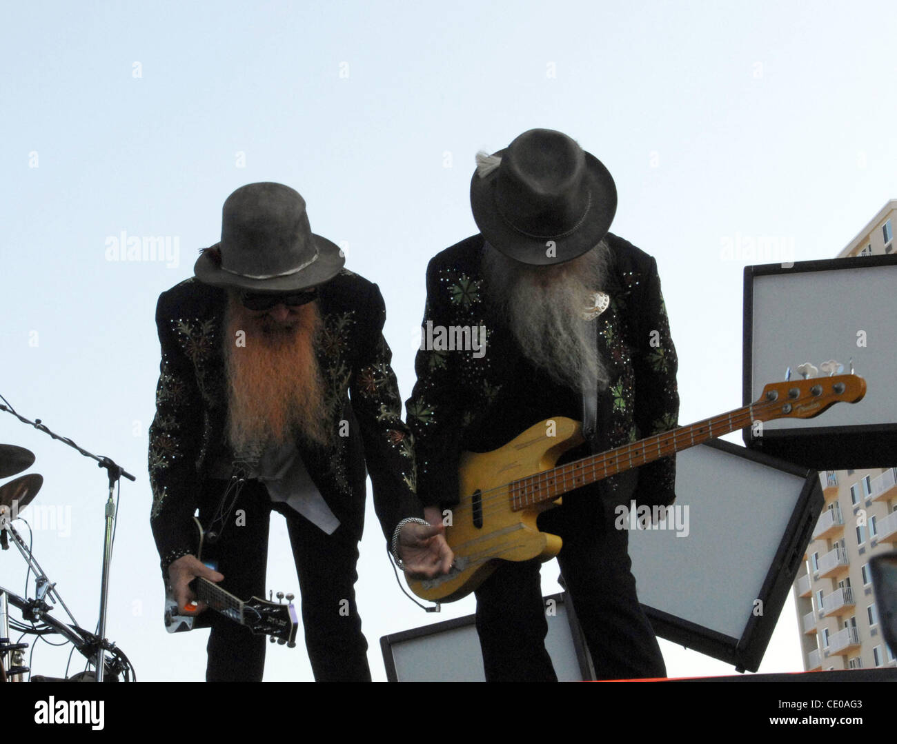 ZZ TOP that little ol band from texas shows why they are rock legends ...