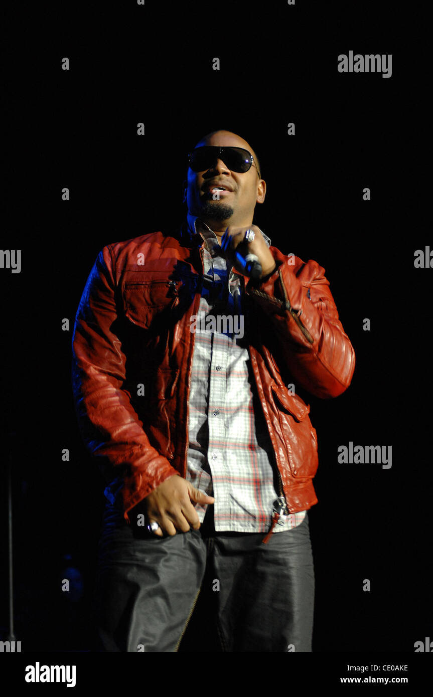 Sep. 17, 2011 - Portsmouth, Virginia, U.S. - R&B singer AVANT performs ...