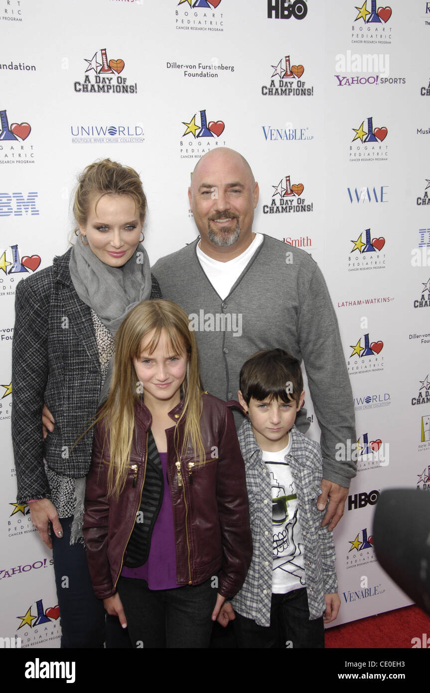 Nov. 6, 2011 - Hollywood, California, U.S. - Trina Venit, Olivia Venit ...