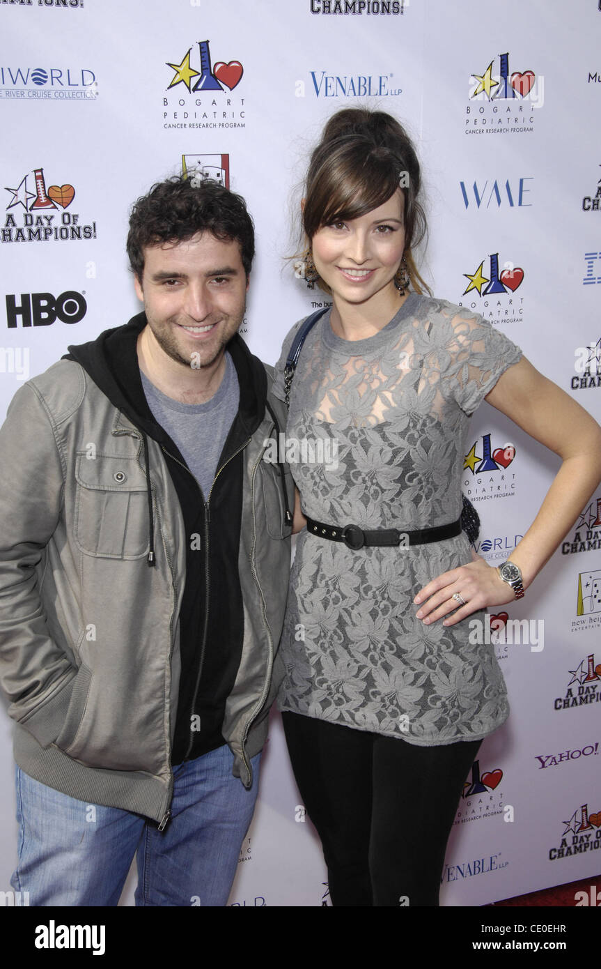 David krumholtz and vanessa britting hi-res stock photography and ...