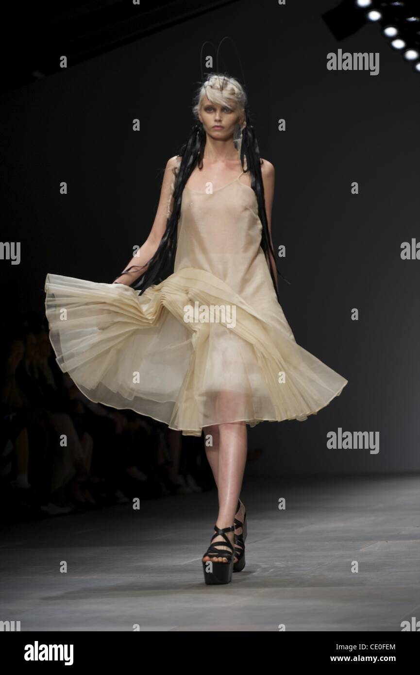 John rocha hi-res stock photography and images - Alamy