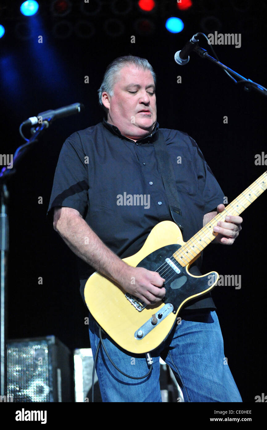 David hidalgo of los lobos hi-res stock photography and images - Alamy