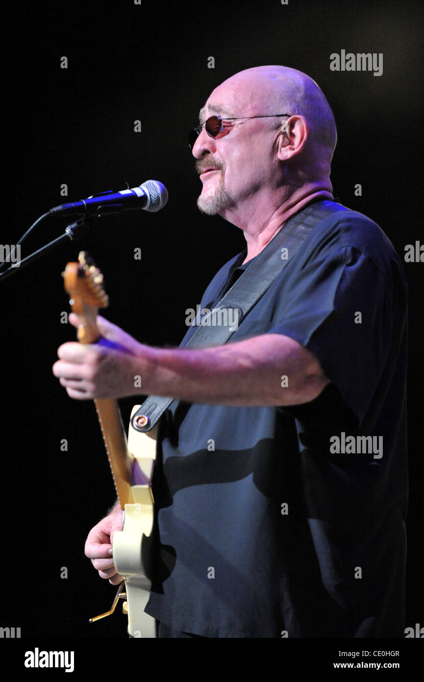 Aug. 5, 2011 - Los Angeles, CA, USA - Musician, DAVE MASON performing ...