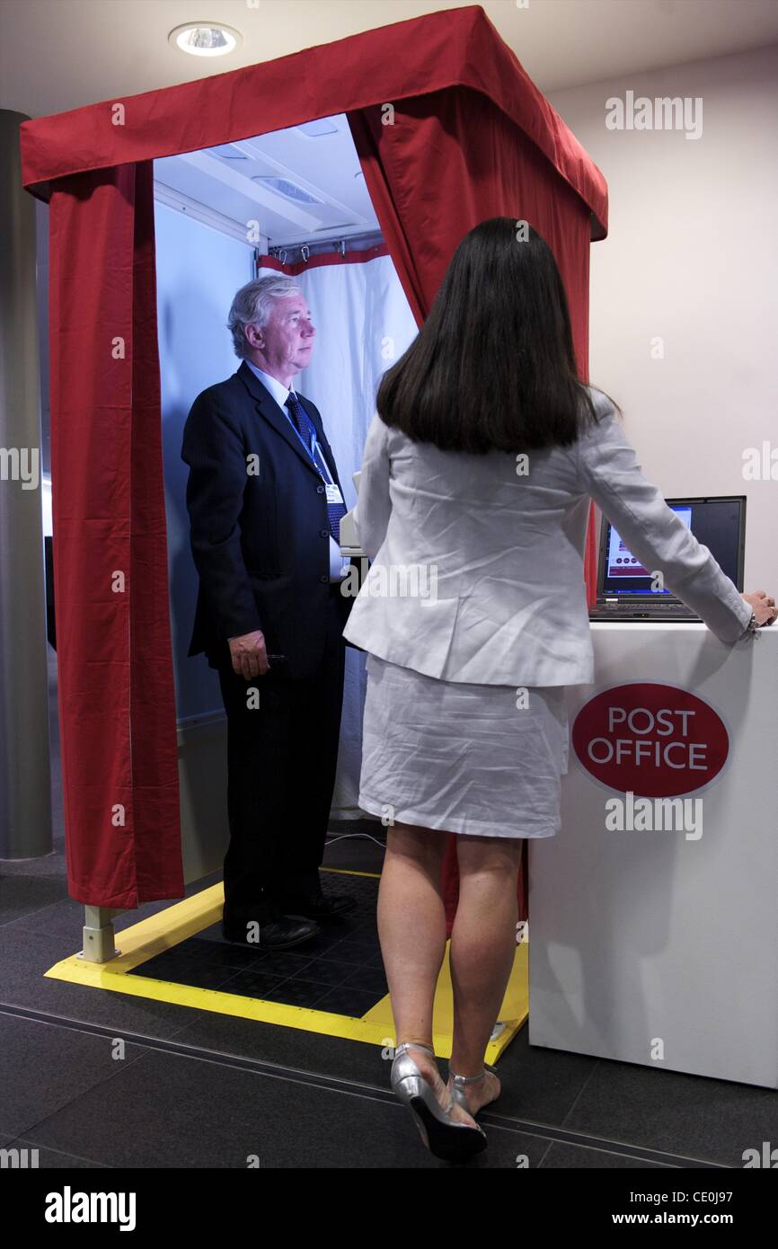 Passport Photo Booth Stock Photos & Passport Photo Booth Stock Images ...