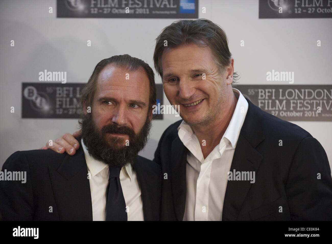 London england uk ralph fiennes hi-res stock photography and images - Alamy