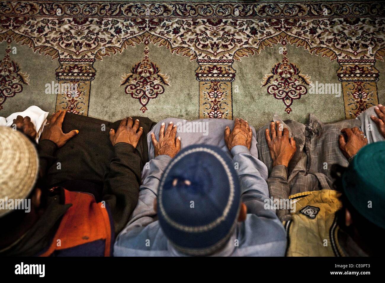 Aug. 10, 2011 - Srinagar, Kashmir, India - Kashmiri muslim men praying ...