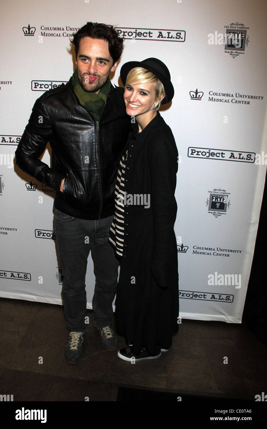 Oct. 27, 2011 - New York, New York, U.S. - Ashlee Simpson and Vincent ...