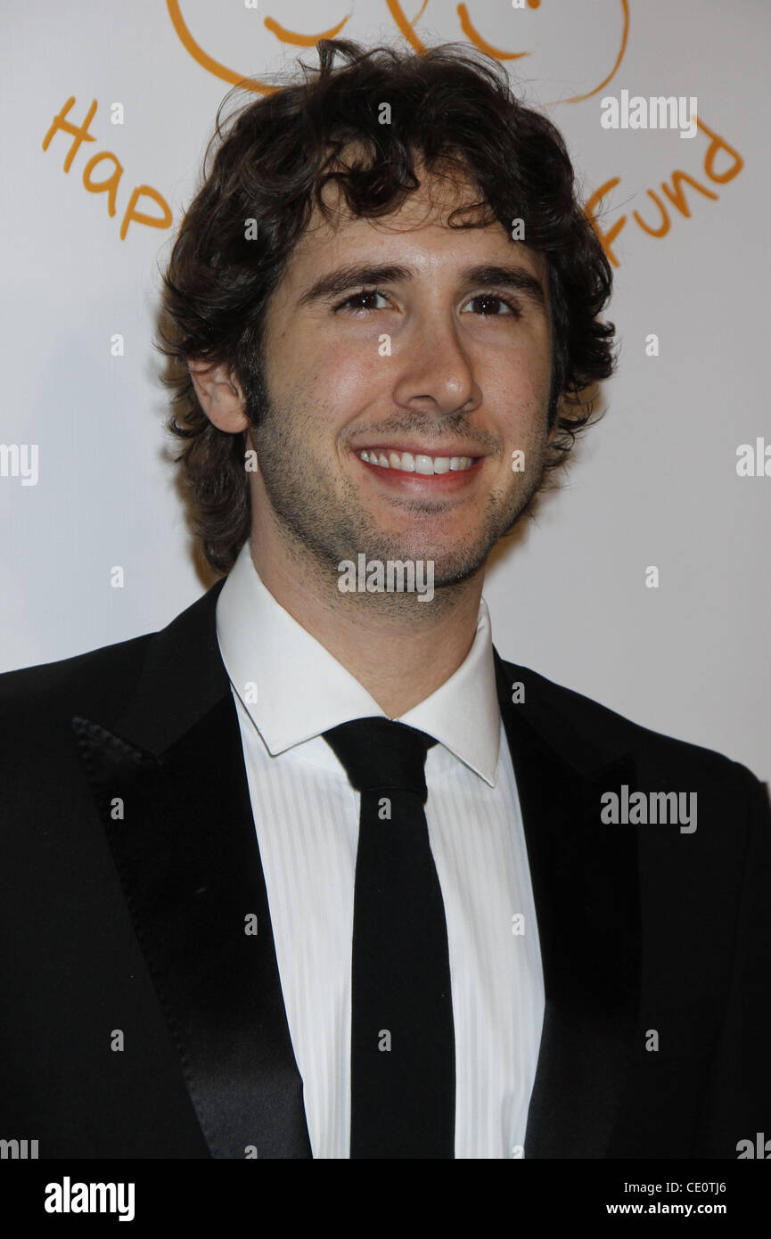 Josh Groban's Instagram, Twitter & Facebook on IDCrawl