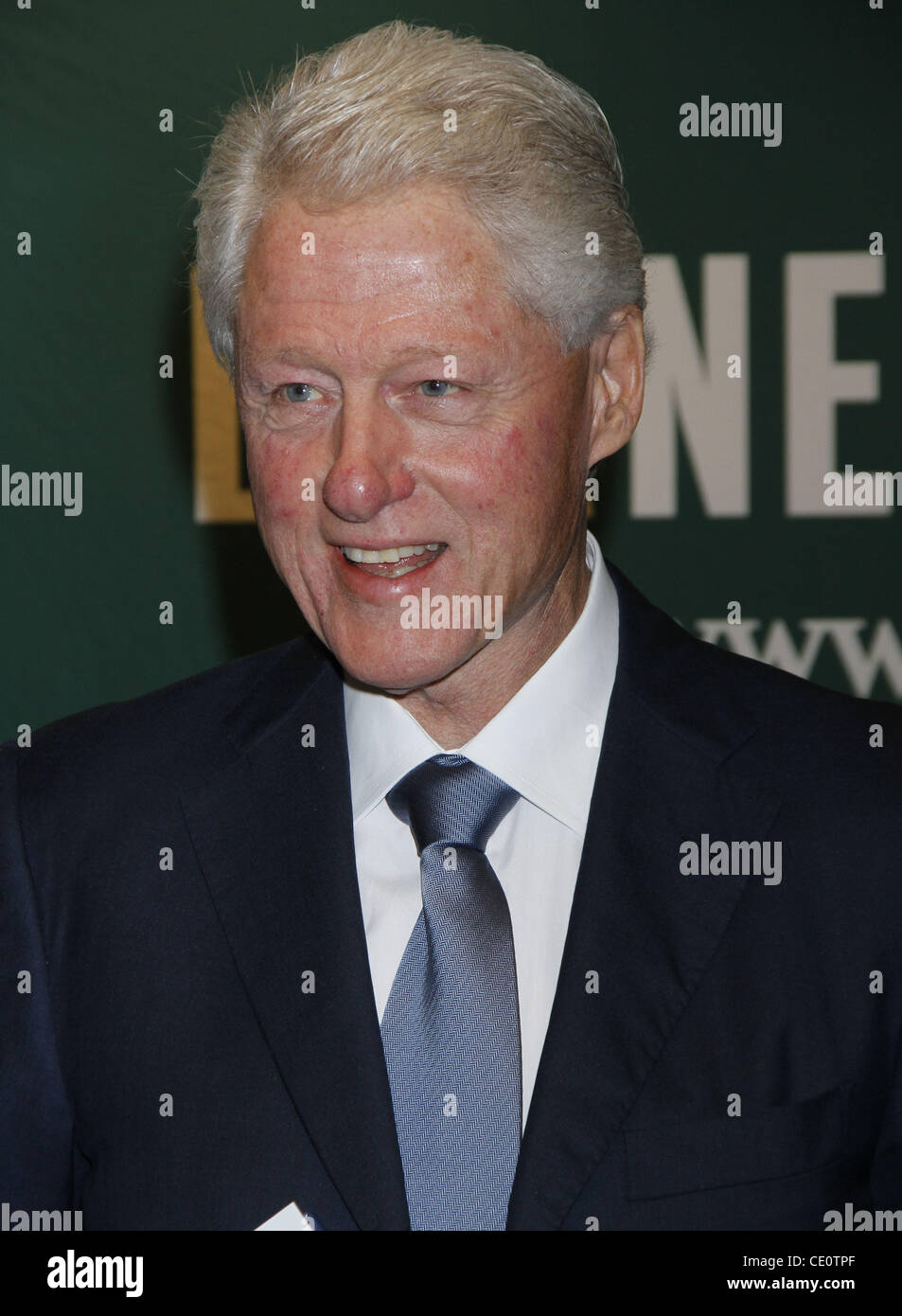 Bill clinton signs bill hi-res stock photography and images - Alamy