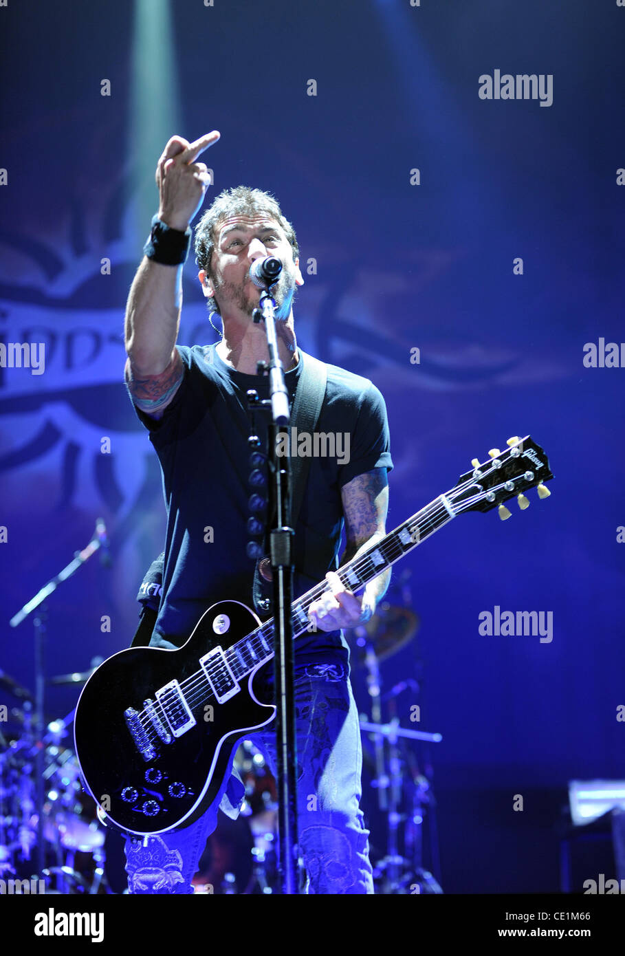Godsmack singer hi-res stock photography and images - Alamy