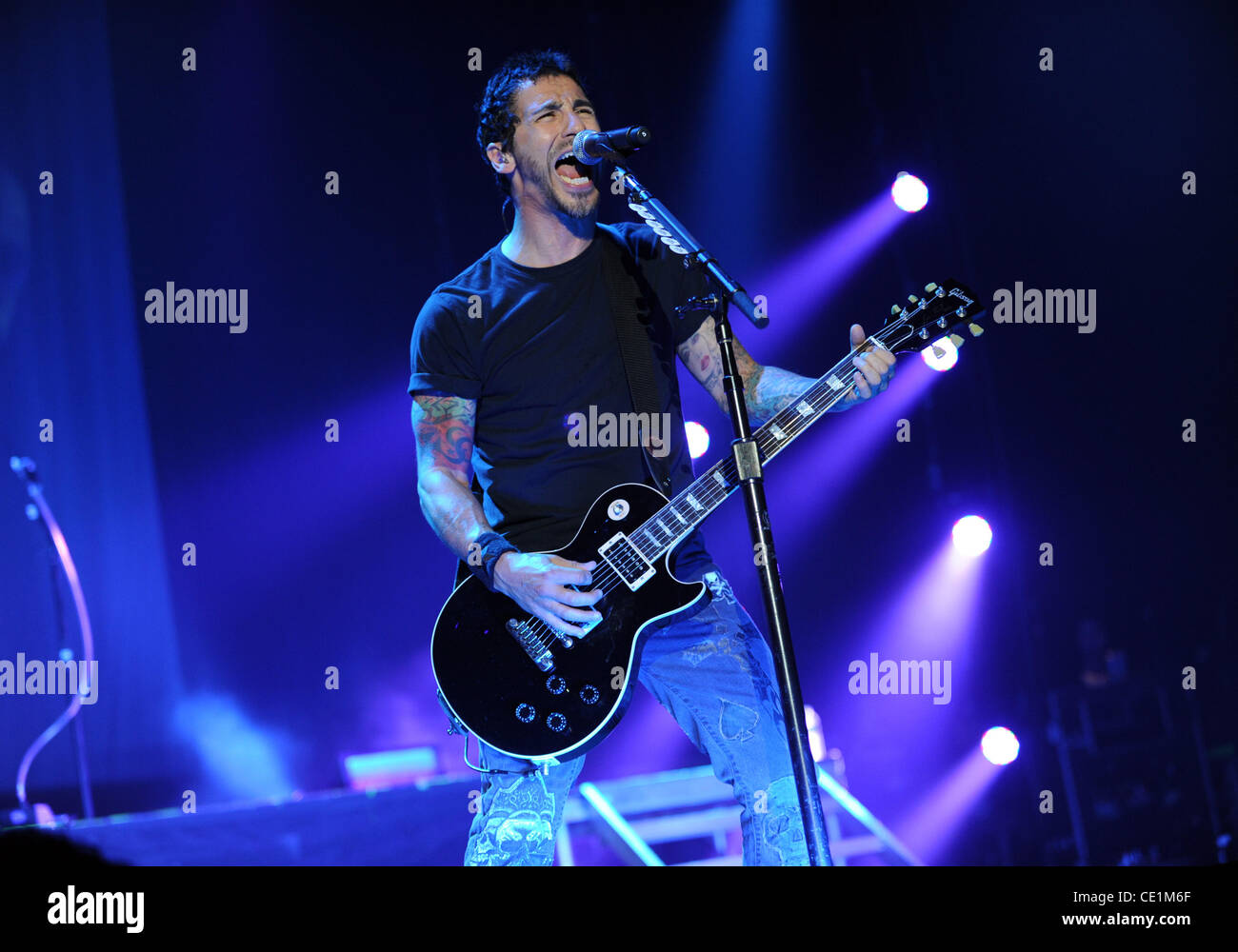Godsmack singer hi-res stock photography and images - Alamy