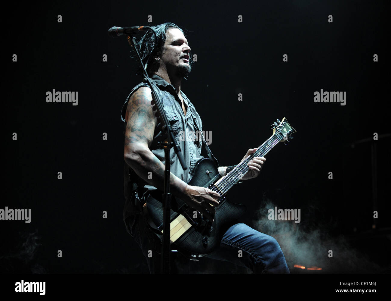 Guitarist dan donegan of hi-res stock photography and images - Alamy