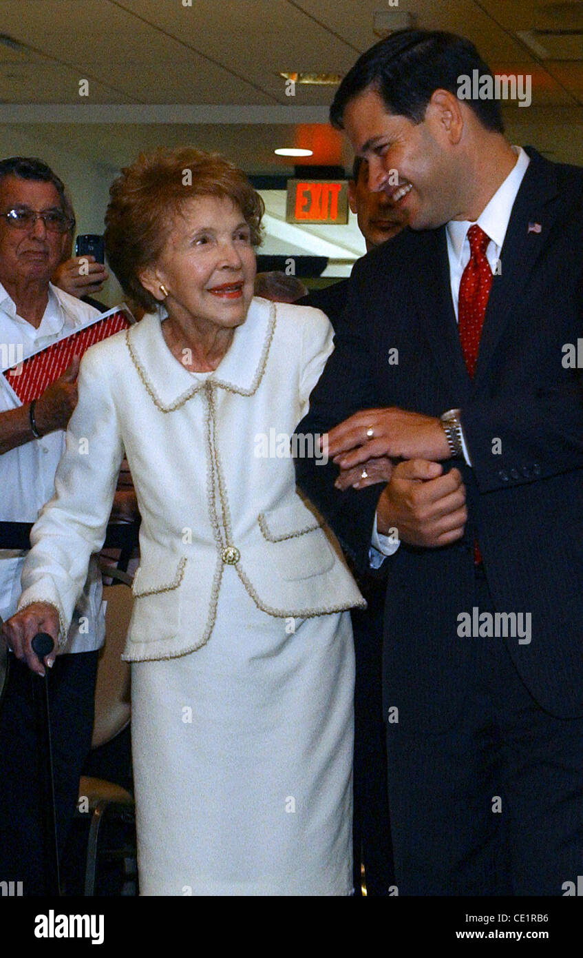 Former First Lady Nancy Reagan is escorted by Senator Marco Rubio of ...