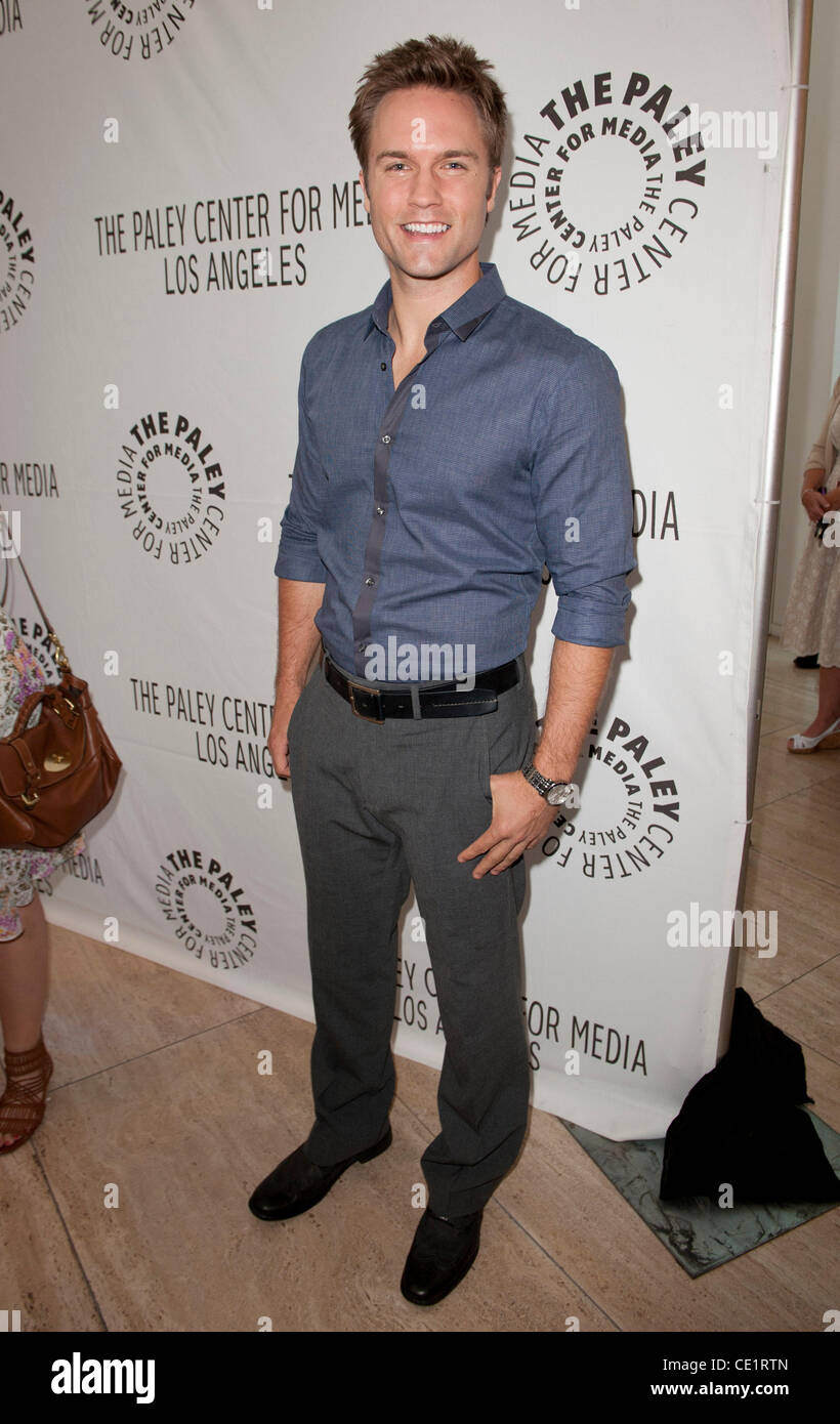 Actor SCOTT PORTER arrives to the 2011 Paley Festival Fall TV Preview ...