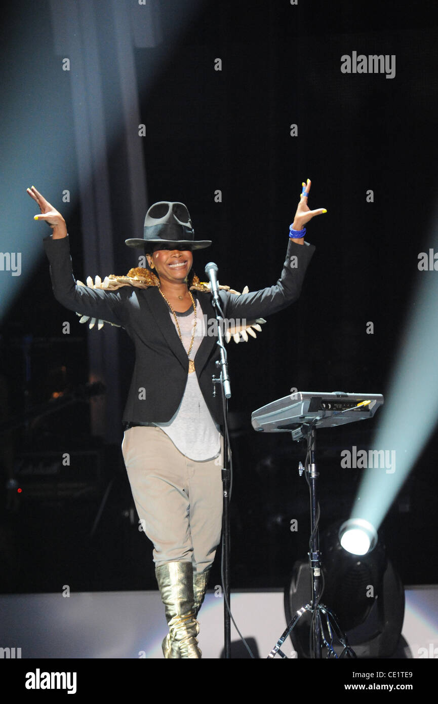 Oct. 15, 2011 - Bronx, New York, USA - Singer, ERYKAH BADU, performing ...
