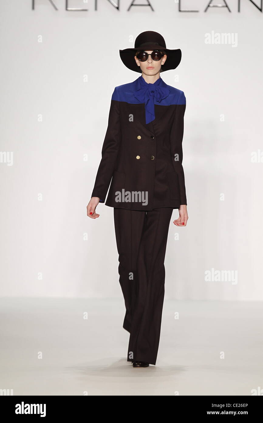 Fashion fashion show rena lange hi-res stock photography and images - Alamy