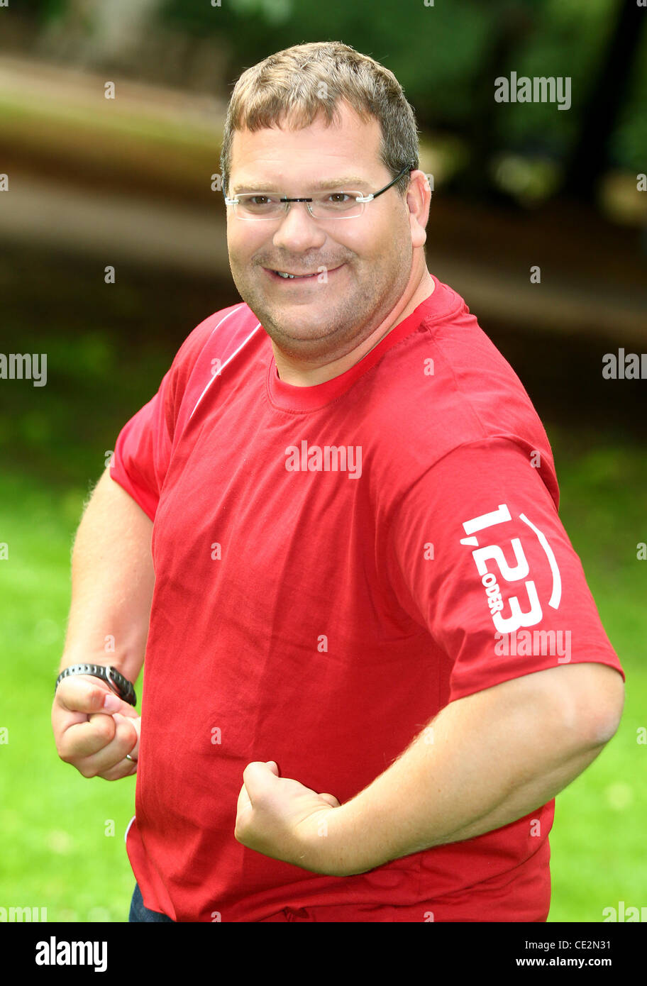Elton at a photocall at Stadtgarten to promote ZDF TV show "1,2 oder 3 ...