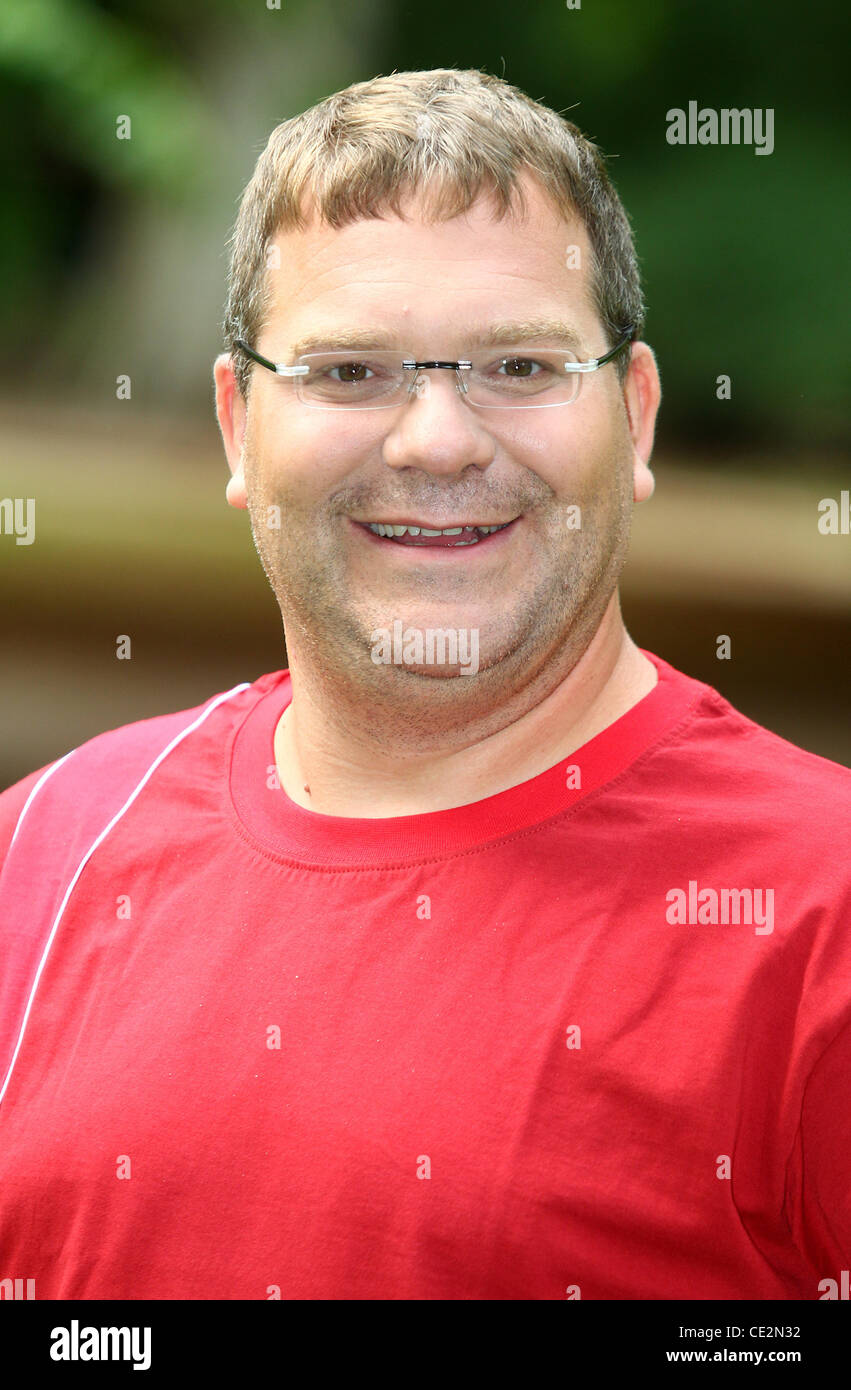 Elton at a photocall at Stadtgarten to promote ZDF TV show "1,2 oder 3 ...
