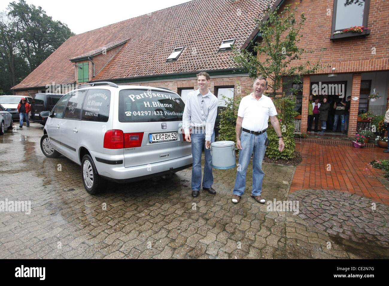 Harm Heimsoth and a guest carrying a bucket - David Hasselhoff visits ...