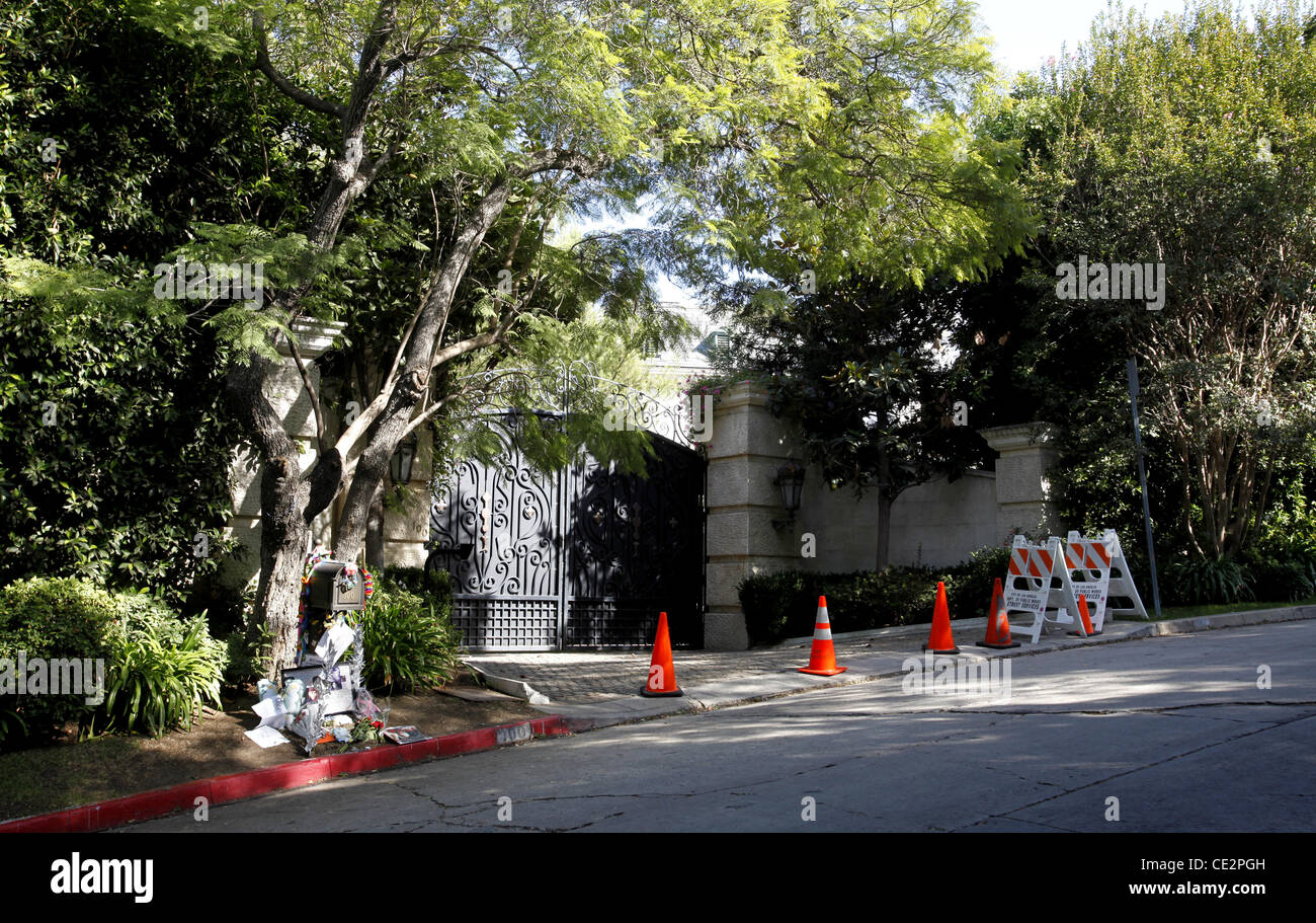 General view of Michael Jackson's home after he died in Beverly Hills ...