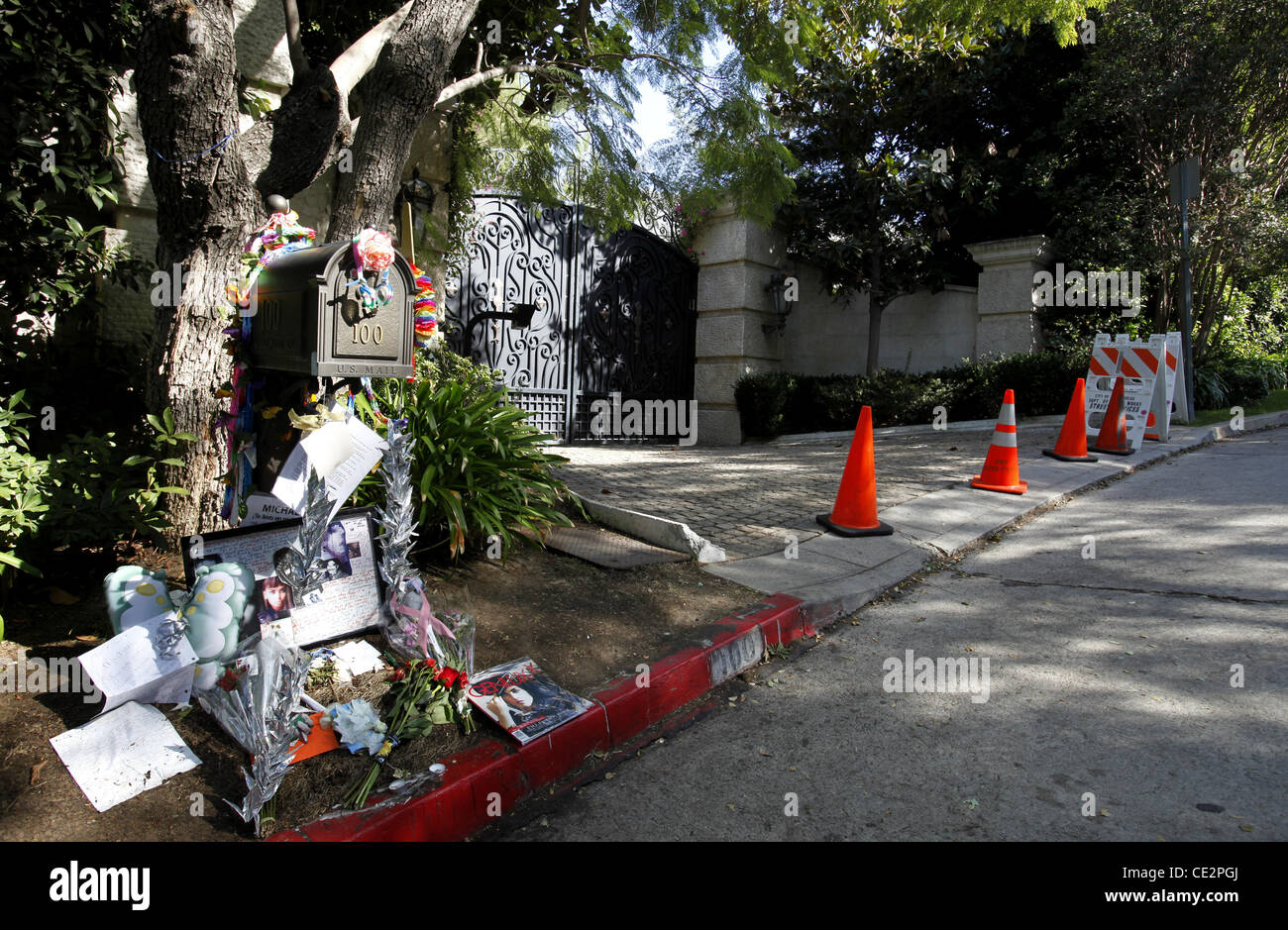 General view of Michael Jackson's home after he died in Beverly Hills ...