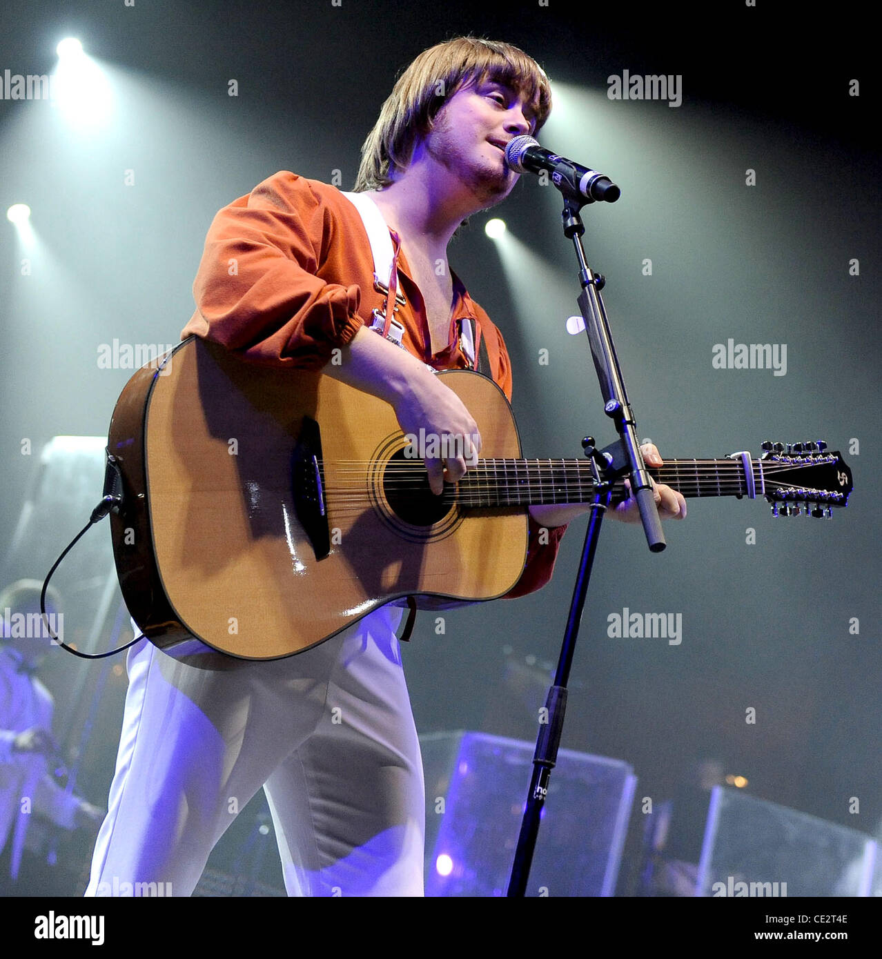 The show a tribute to abba band hi-res stock photography and images - Alamy