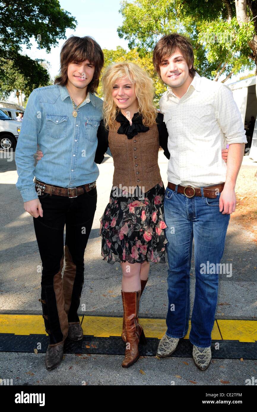 Reid Perry, Kimberly Perry, and Neil Perry from the musical group The ...