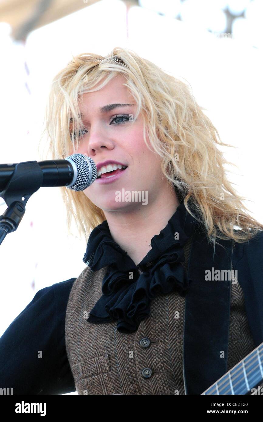Kimberly Perry from the musical group The Band Perry performing KISS ...