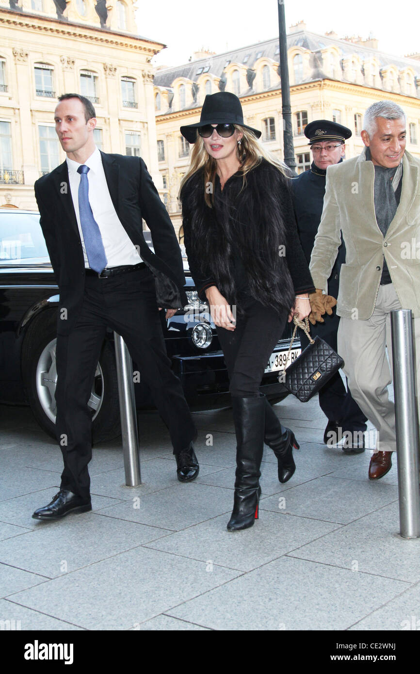 Kate Moss departs her hotel and stops at Brasserie LIPP restaurant ...