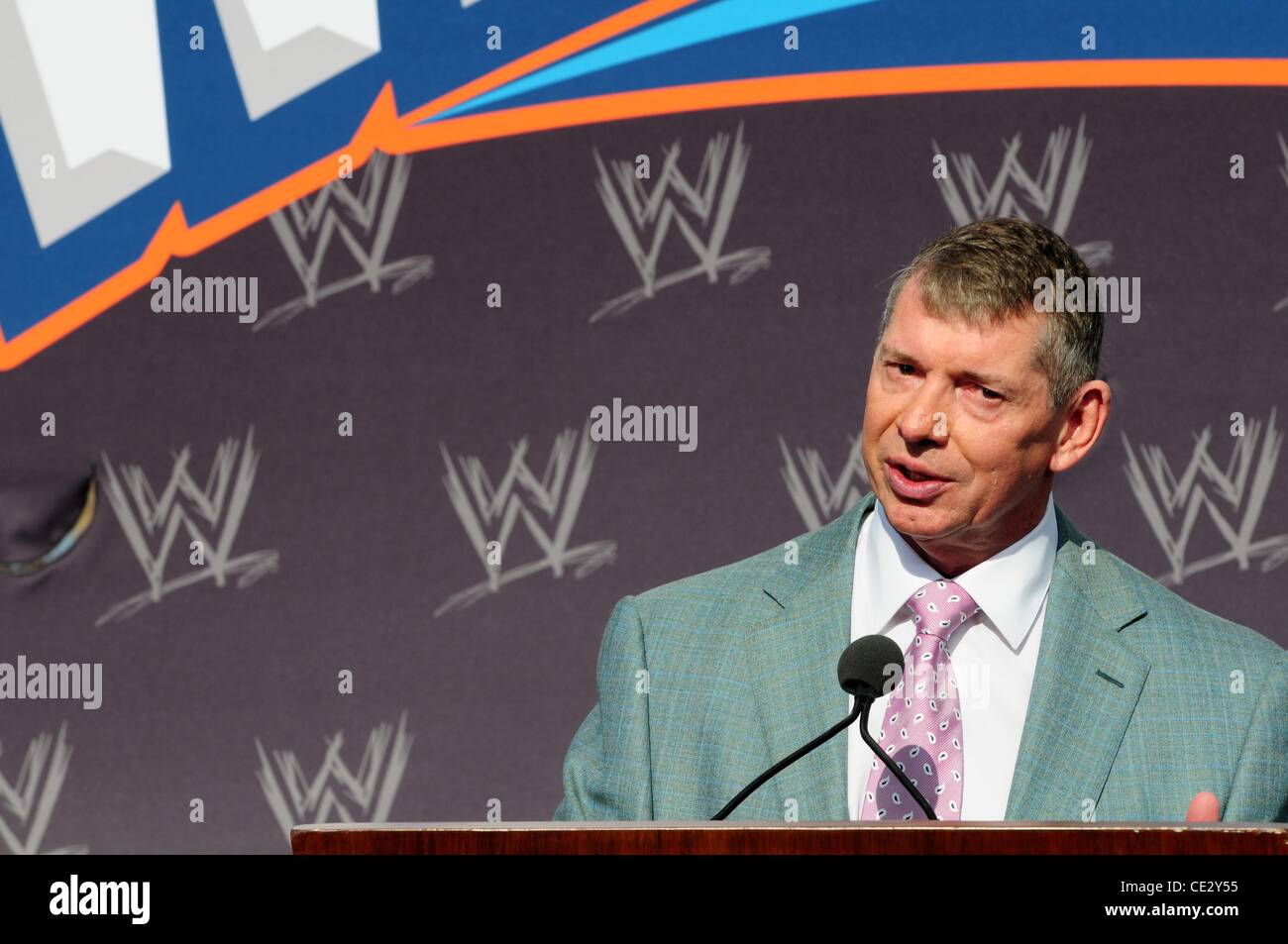 Vince mcmahon hi-res stock photography and images - Alamy