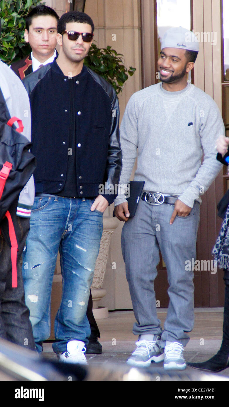 Drake leaves a hotel with his mother and entourage Los Angeles ...