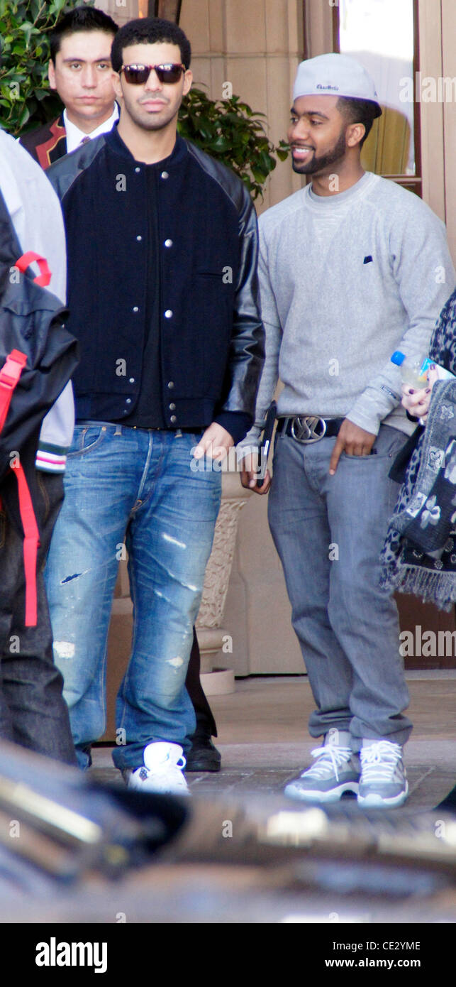 Drake leaves a hotel with his mother and entourage Los Angeles ...