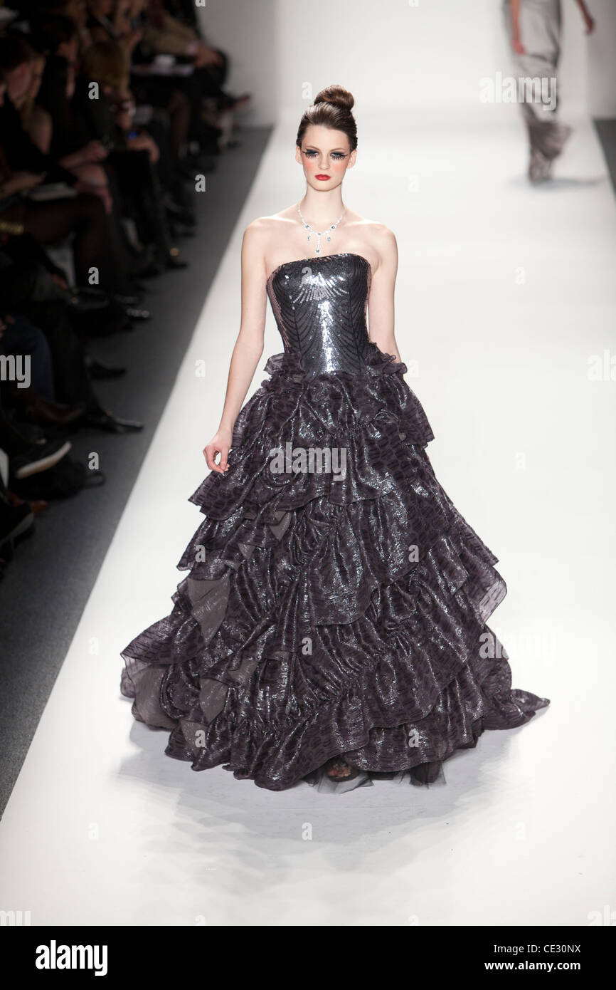 Model Mercedes-Benz IMG New York Fashion Week Fall 2011 - Kati Stern ...