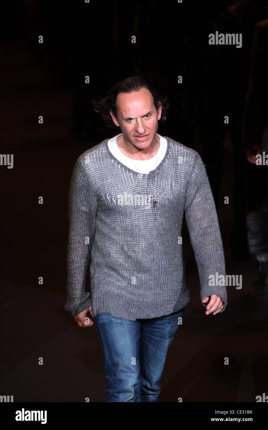 Custo Dalmau Mercedes-Benz IMG New York Fashion Week Fall 2011 - Custo ...